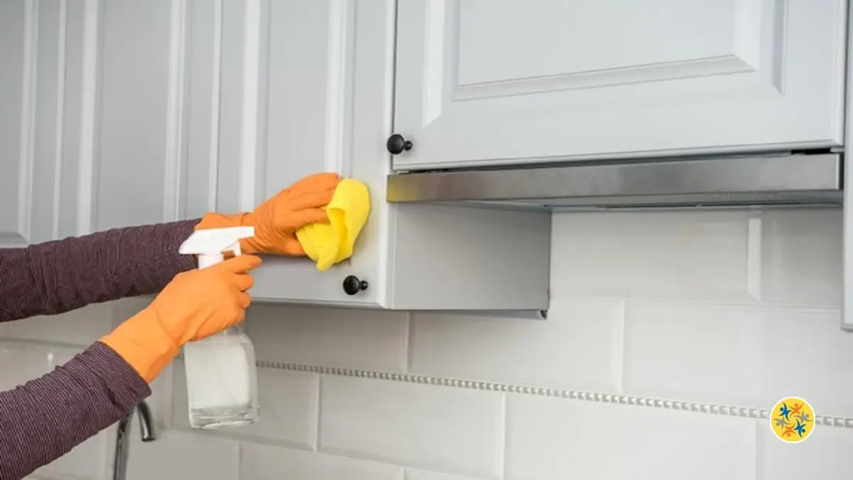 5 Astuces Pour des Armoires de Cuisine Propres et Brillantes 5 Astuces Pour des Armoires de Cuisine Propres et Brillantes
