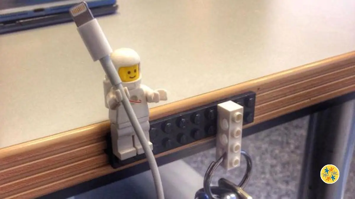 Lego pour Tenir les Câbles: Une Idée de Génie