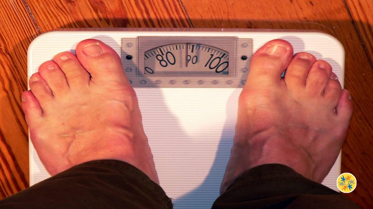 Obésité et Surpoids: 10 Symptômes et Signes Courants