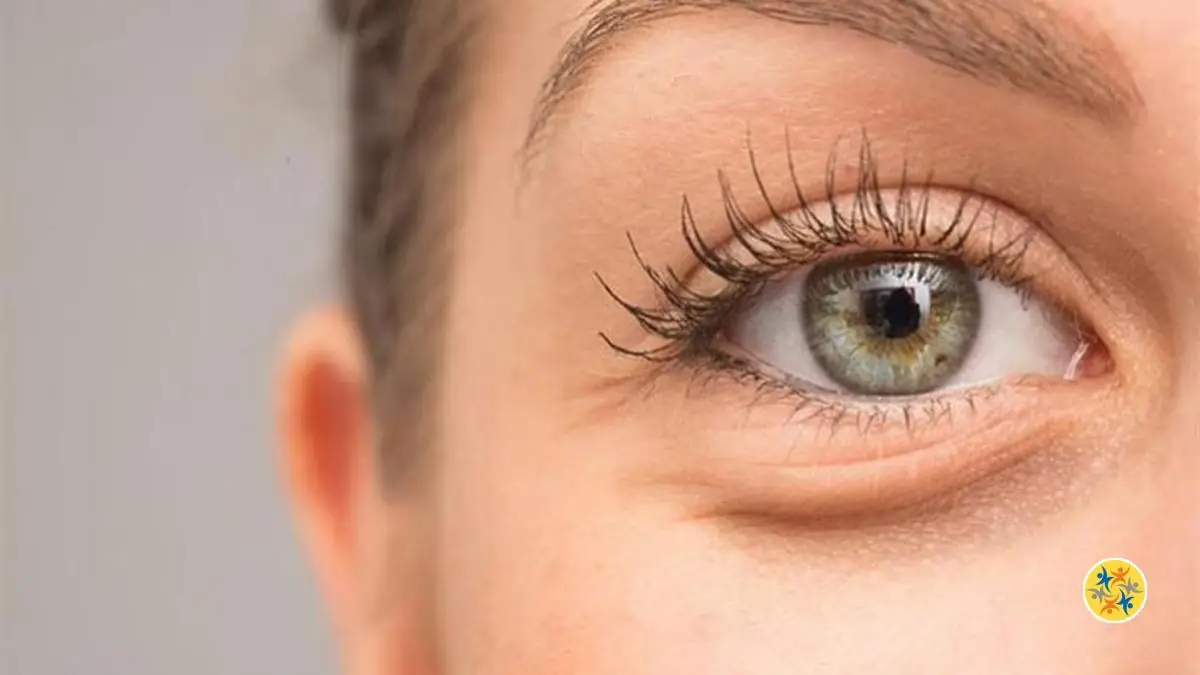 Réduisez les Yeux Gonflés Avec un Remède Naturel et Sain